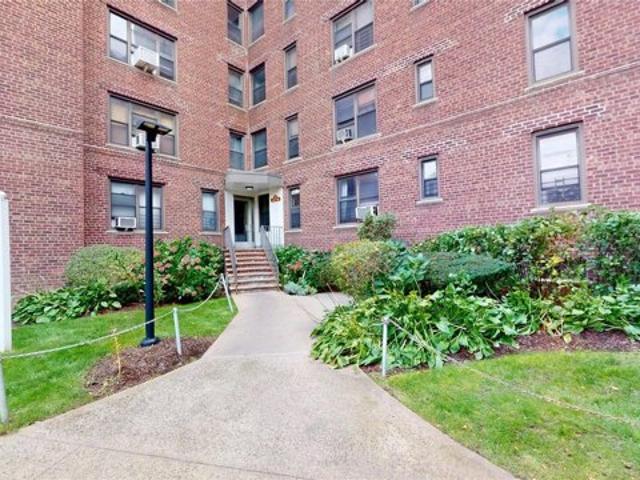 Northern Blvd Unit B, Corona, Property For Sale