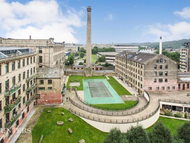 Northern Lights, Salts Mill Road. 2 bed apartment to rent £1,050 pcm £242 pw
