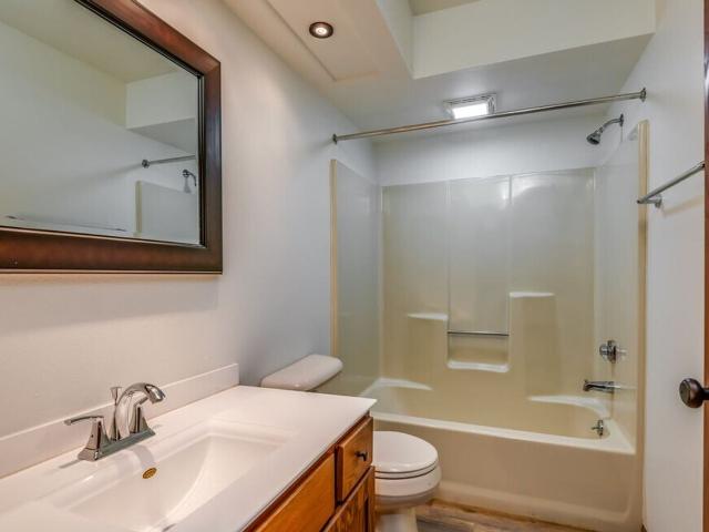 Northern Pines 2 Bedroom Apartment for Rent at 2008 2008 2108 Memorial Drive, Green Bay, WI 54303 Perkins Park