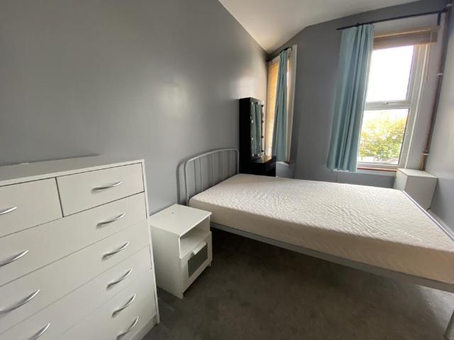 Northfield Avenue, W13 2 bed flat to rent £1,875 pcm £433 pw