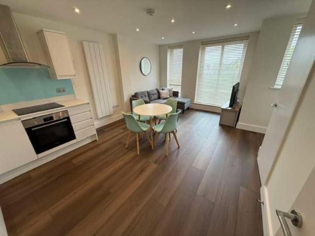 Northfield Avenue, W13