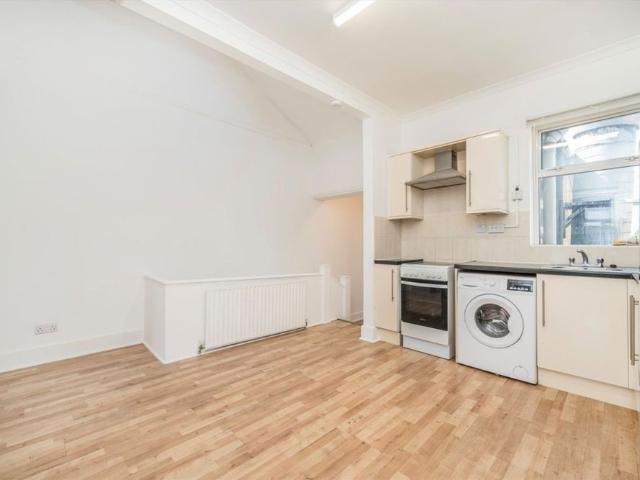 Northfield Avenue, W13, London