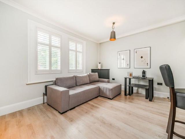 Northfield Avenue, W13, London