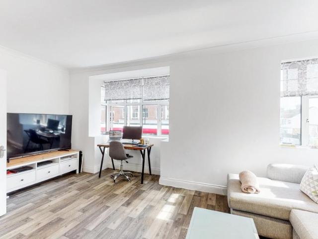 Northfield Avenue, Ealing, W13 1 bed flat to rent £1,775 pcm £410 pw