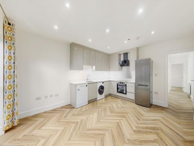 Northfield Avenue, Ealing W13, 2 bed flat to rent, £2,200 pcm | PrimeLocation