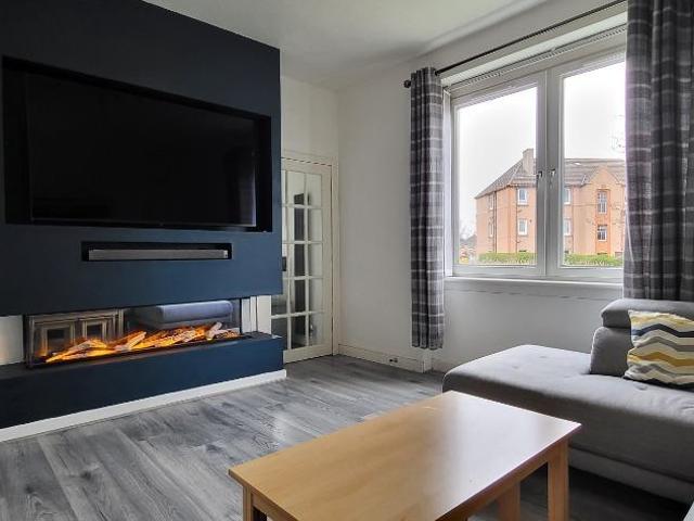 Northfield Broadway, Edinburgh EH8 2 bed flat to rent £1,195 pcm £276 pw