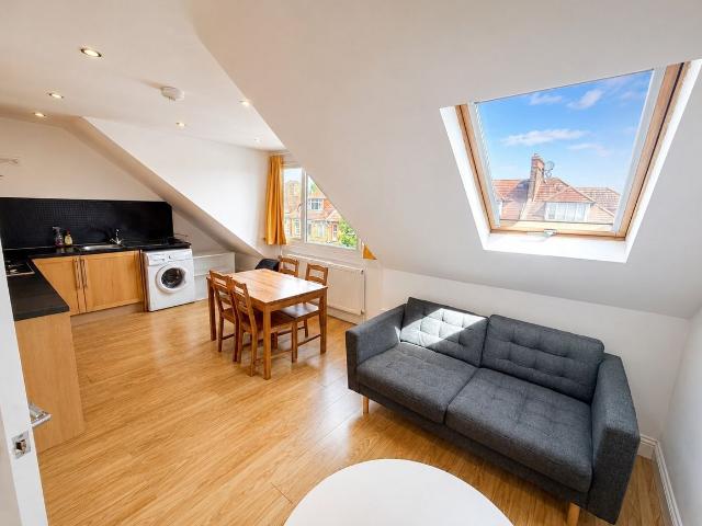 Northfield Road, London N16, 2 bed flat to rent, £2,100 pcm | PrimeLocation