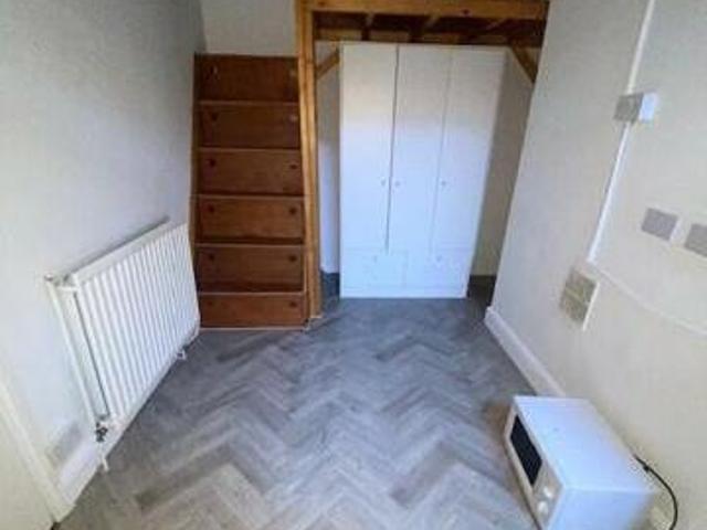 Northfield Road, London, Studio Flat For