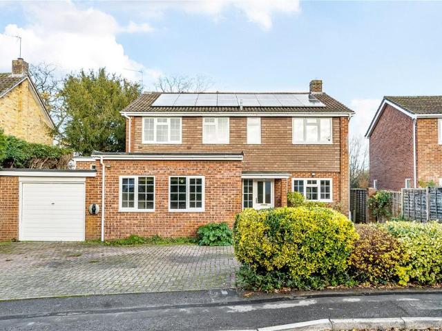 Northfield Road, Sherfield on Loddon. 4 bed detached house to rent £2,250 pcm £519 pw