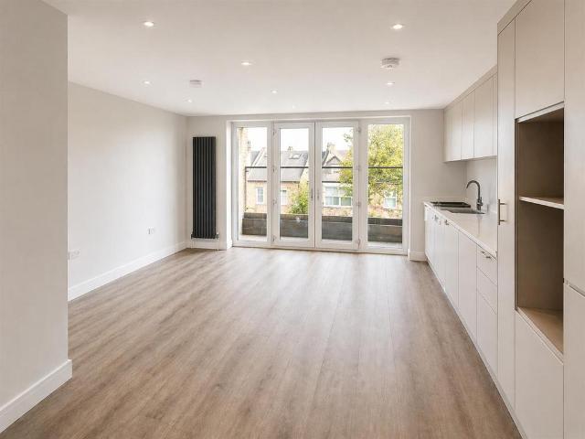 Northfields Avenue, London W13 1 bed apartment to rent £1,800 pcm £415 pw