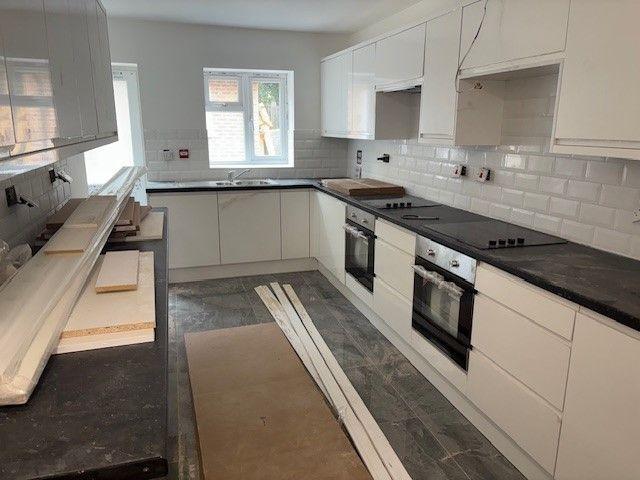 Northfields, Dunstable 7 bed semi detached house to rent £6,000 pcm £1,385 pw