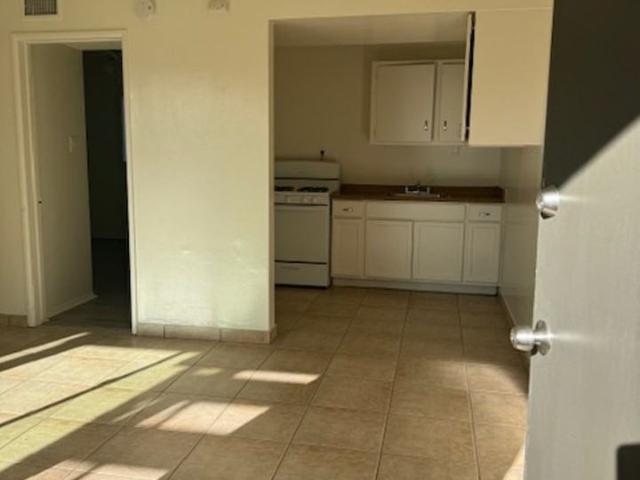Northgate 1 Bedroom Apartment for Rent at 701 W Northgate Ln, Anaheim, CA 92805 The Colony