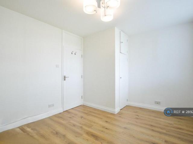 Northgate Court, London, SW9 2 bed maisonette to rent £2,100 pcm £485 pw