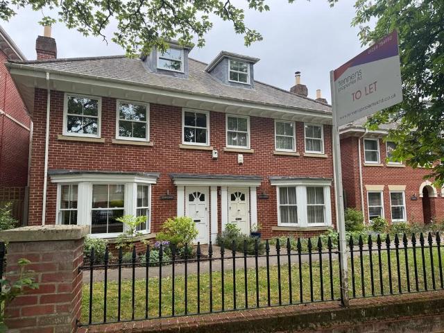 Northgate Avenue, Bury St Edmunds 4 bed townhouse to rent £2,350 pcm £542 pw