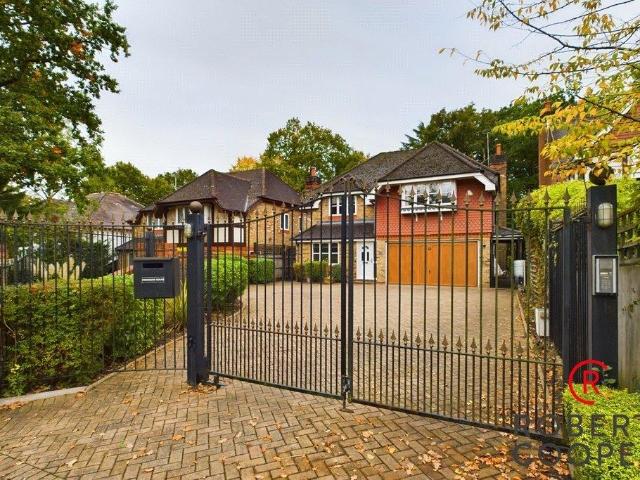 Northgate, Northwood, HA6 6 bed detached house to rent £4,250 pcm £981 pw