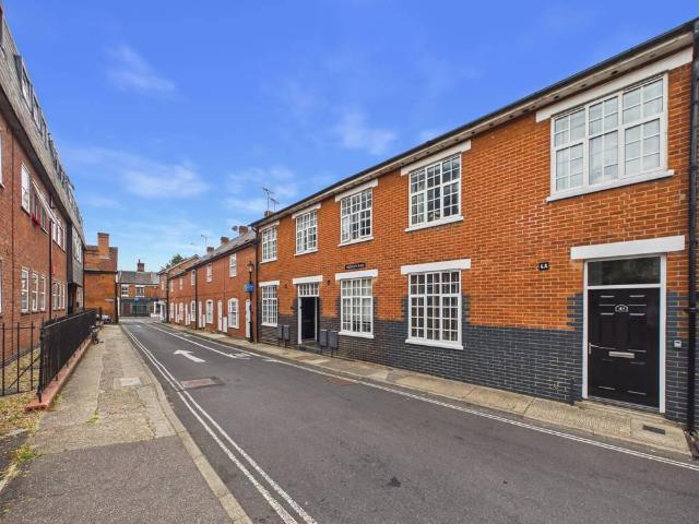 Northgate Street, Colchester, Essex, CO1 2 bed terraced house to rent £1,295 pcm £299 pw