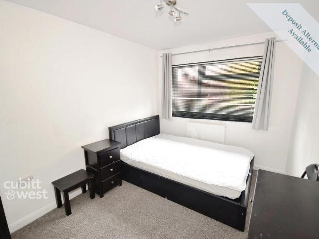 Bills Included! Northgate Road, Crawley RH10, Room to rent, £675 pcm | PrimeLocation