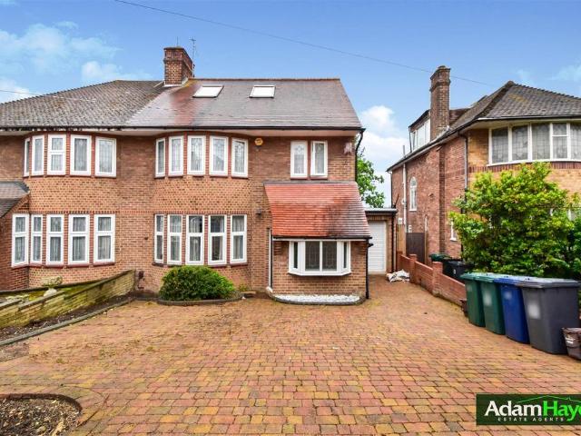 Northiam, London N12 5 bed semi detached house to rent £5,500 pcm £1,269 pw