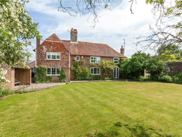 Northiam Road, Staplecross. 6 bed detached house to rent £3,495 pcm £807 pw