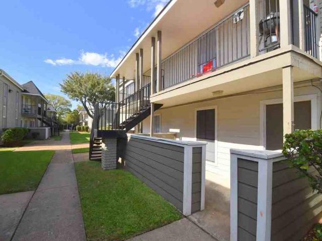 Northlake Manor Apartments 2 Bedroom Apartment for Rent at 6910 N Sam Houston Pkwy E, Houston, TX 77396 George Bush Intercontinental Airport