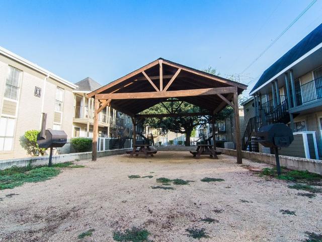 Northlake Manor Apartments 2 Bedroom Apartment for Rent at 6910 N Sam Houston Pkwy E, Houston, TX 77396 George Bush Intercontinental Airport