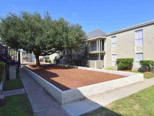 Northlake Manor Apartments 3 Bedroom Apartment for Rent at 6910 N Sam Houston Pkwy E, Houston, TX 77396 George Bush Intercontinental Airport