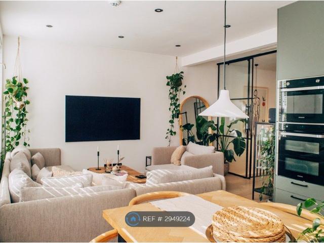Northlands Street, London SE5, 3 bed flat to rent, £3,195 pcm | PrimeLocation