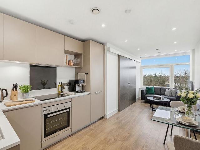 Northpoint, Ewell Road, Surbiton KT6, 1 bed flat to rent, £1,450 pcm | PrimeLocation
