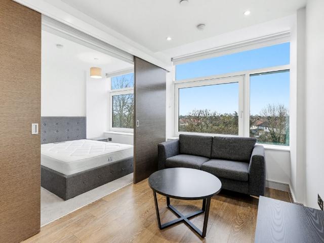 Northpoint, Ewell Road, Surbiton KT6, 1 bed flat to rent, £1,400 pcm | PrimeLocation