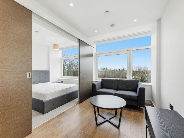 Northpoint, Ewell Road, Surbiton KT6, 1 bed flat to rent, £1,425 pcm | PrimeLocation
