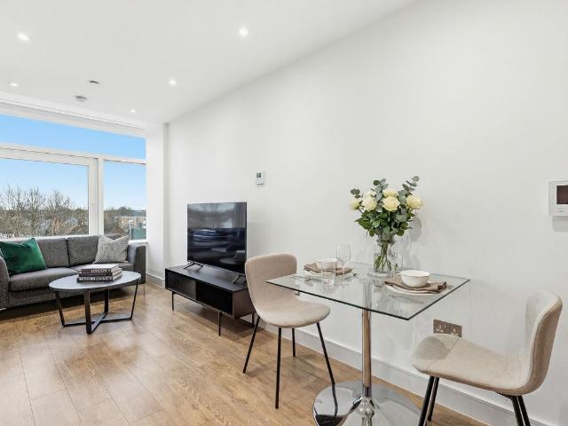 Northpoint, Ewell Road, Surbiton KT6, 1 bed flat to rent, £1,425 pcm | PrimeLocation