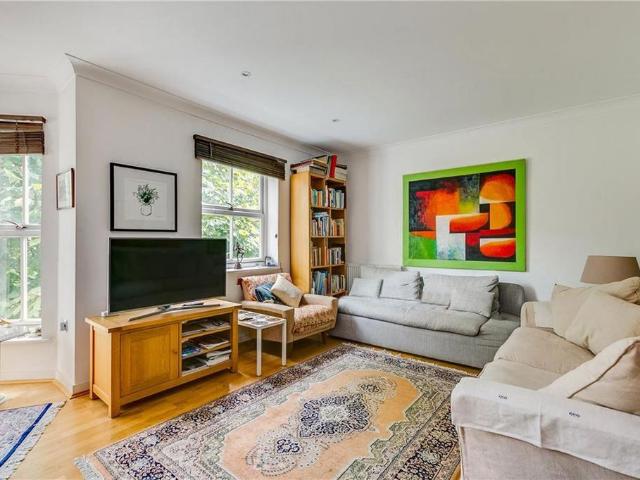 Northpoint Square, London NW1 2 bed flat to rent £2,900 pcm £669 pw