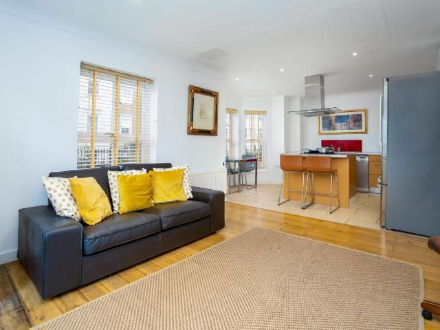 Northpoint Square, London NW1, 3 bed flat to rent, £3,700 pcm | PrimeLocation