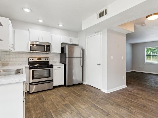 Northshore Village 3 Bedroom Apartment for Rent at 621 Memorial Dr, Chattanooga, TN 37415 Riverview Stuart Heights