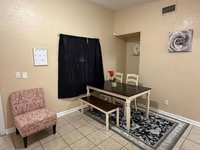 Northside Home, a 2 minute walk to transit stop Ed