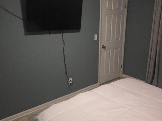 Northside Home, a 5 minute walk to transit stop Roanoke Ave. & Evesham Rd