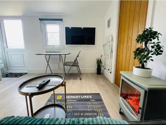 Northumberland Crescent, Feltham TW14, 1 bed maisonette to rent, £1,500 pcm | PrimeLocation