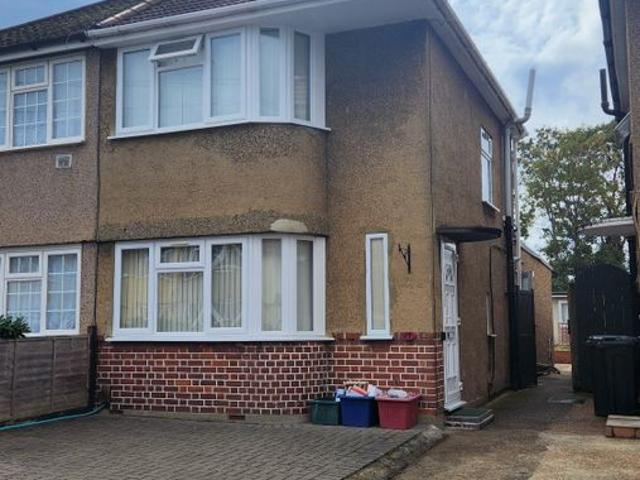 Northumberland Crescent, Feltham TW14, Studio to rent, £1,200 pcm | PrimeLocation