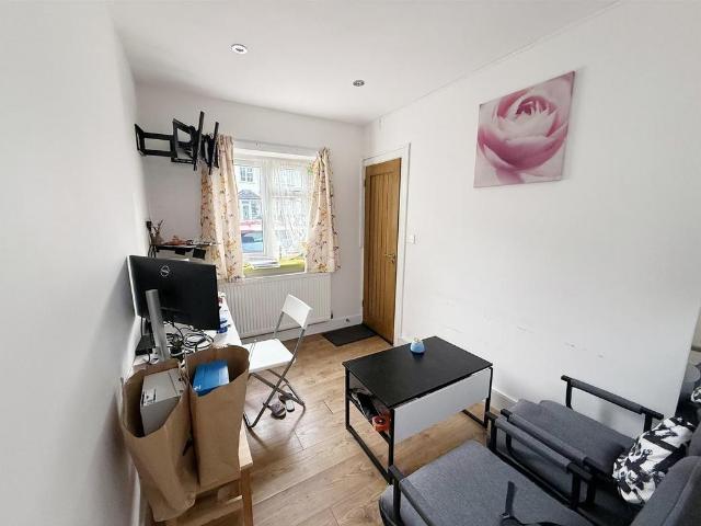 Northumberland Road, Harrow 1 bed flat to rent £1,325 pcm £306 pw