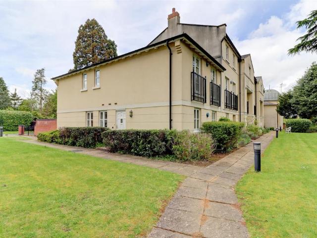 Northumberland Road, Leamington Spa. 2 bed flat to rent £1,075 pcm £248 pw