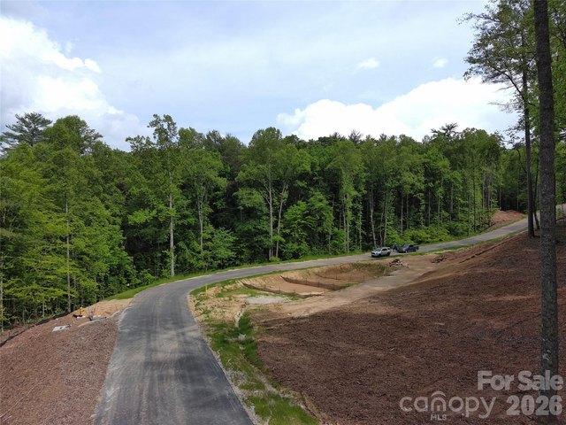 Northview Dr, Hendersonville, NC 28791