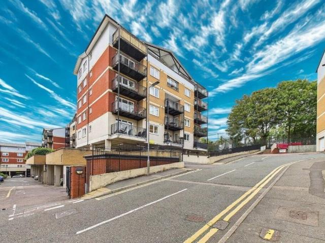 Northway WD3, 2 bed flat to rent, £1,875 pcm | PrimeLocation