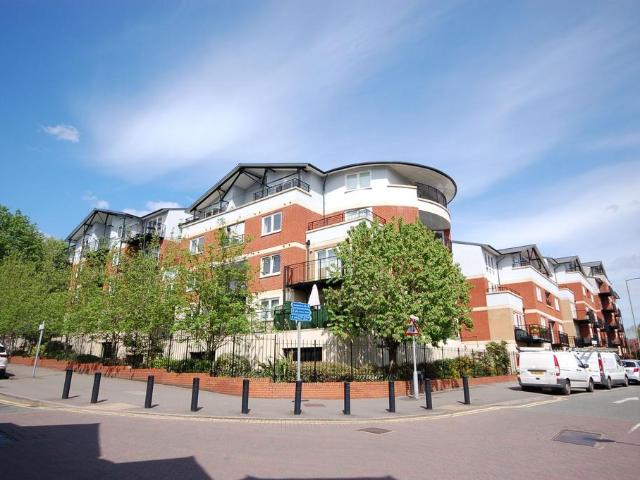 Northway, Rickmansworth WD3 2 bed apartment to rent £1,895 pcm £437 pw