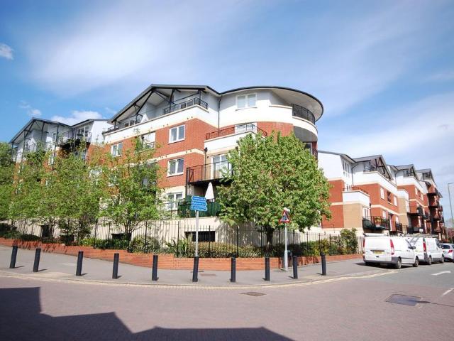 Northway, Rickmansworth WD3 2 bed flat to rent £1,850 pcm £427 pw