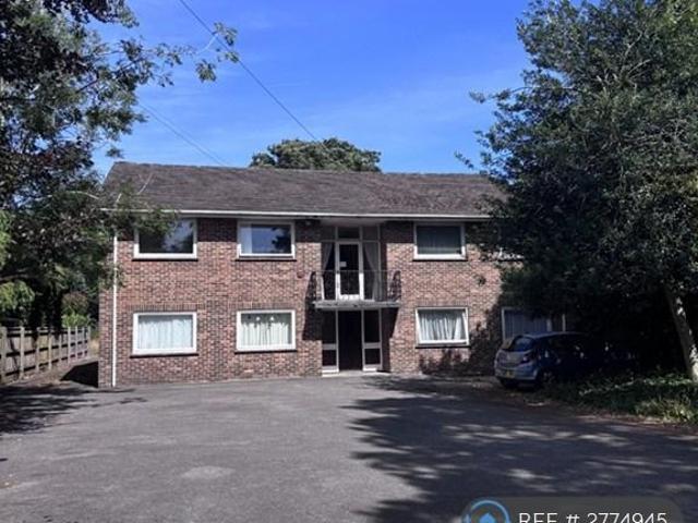 Northways, Chichester, PO19 2 bed flat to rent £1,395 pcm £322 pw