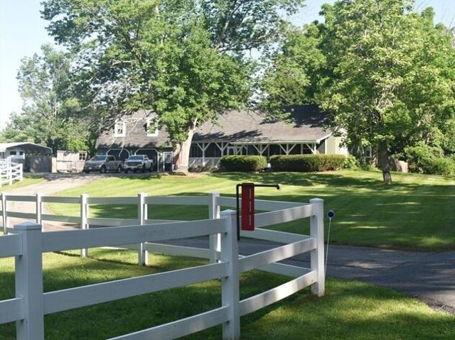 Northwest Rd, Spencer, Farm House For