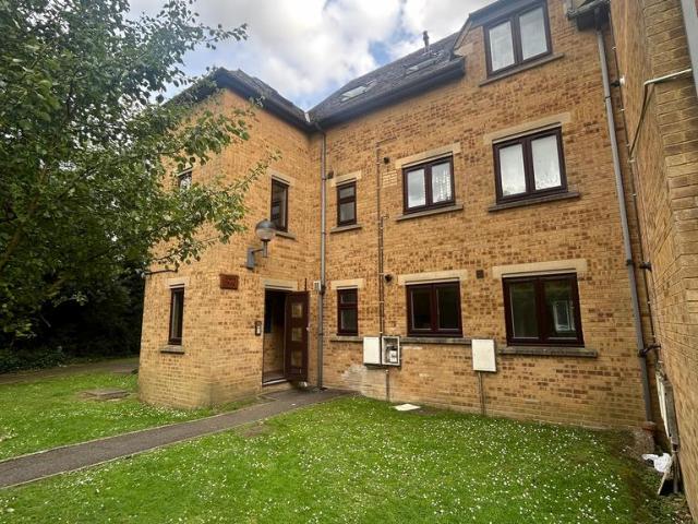 Northwick Avenue, Harrow HA3 2 bed flat to rent £1,850 pcm £427 pw