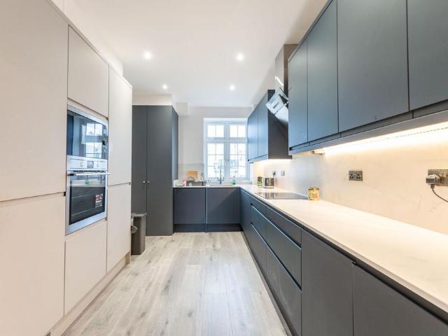Northwick Terrace, Little Venice. 5 bed flat to rent £7,258 pcm £1,675 pw