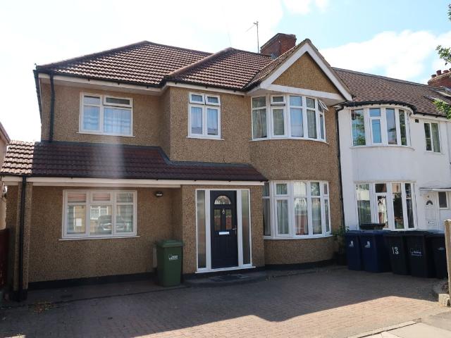 Northwood Gardens, Greenford UB6, 2 bed maisonette to rent, £1,750 pcm | PrimeLocation