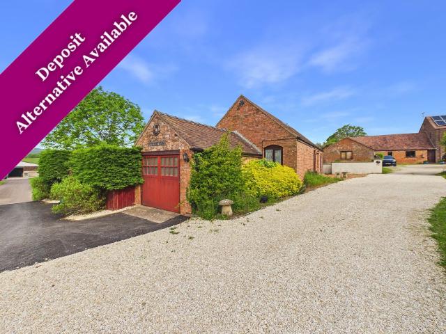 Northwood Green, Poulton Court Farm GL14, 2 bed detached bungalow to rent, £1,500 pcm | PrimeLocation